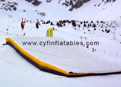Cina scorrevole gonfiabile di 0.55mm Ski Stunt Bag Landing Ramp in vendita