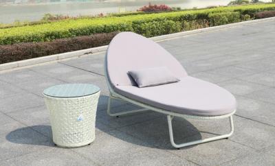 China Outdoor Garden wicker Beach chair PE rattan chaise lounge chair patio chair for sale