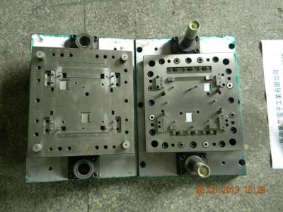 China Station Stamping Die / Precision Moulds And Dies For Electronics Bracket for sale