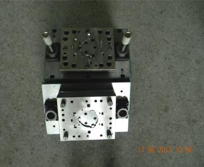 China 4 Station Metal Stamping Die AISI D2 For Electronics Bracket for sale