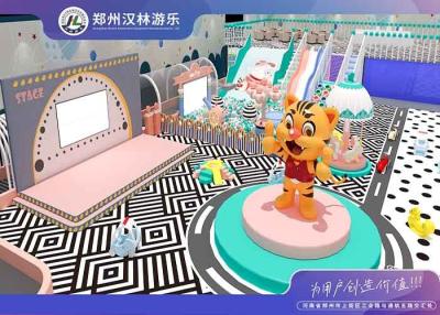 Cina Insieme dell'interno del campo da giuoco dei bambini con la fase di prestazione in vendita