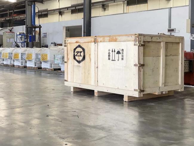 Twin screw extruder gearbox wooden box delivery