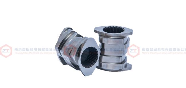 High-precision four-head kneading block extrusion screw elements displayed in a clean, industrial setting. The elements feature a distinct four-lobe geometry designed to deliver strong shear and dispersive mixing in twin screw extrusion processes. Crafted from high wear-resistant HIP alloy steel, the components showcase smooth surface finish, visible splines, and a custom 45° kneading angle. Ideal for use in plastic compounding, color masterbatch, and high-viscosity polymer processing.