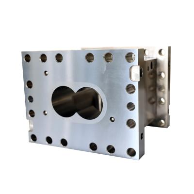 China Barril de tornillo gemelo de acero aleado certificado ISO9001 con diámetro de orificio de 134 mm y distancia central de 110 mm para extrusoras en venta