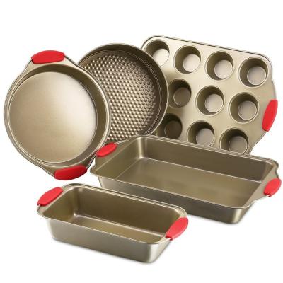 China Bakeware Set Kitchen Komforts 5-Piece Non-Stick Baking Pan Set with Silicone Handle Grips Carbon Steel for sale