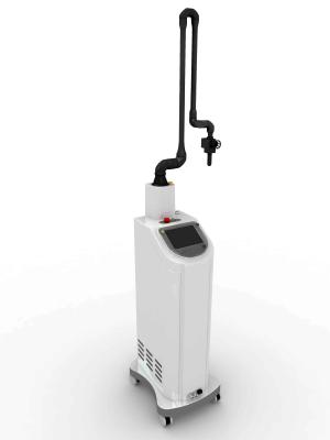 Cina Macchina frazionaria del laser di CO2 per rimozione della cicatrice dell'acne in vendita