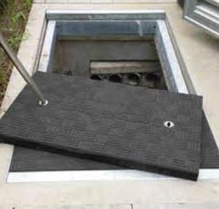 Cina Copertura anti-slip della fossa di manovra in fibra di vetro con forte resistenza agli urti, copertura della fossa di manovra di colore scuro per il drenaggio in vendita
