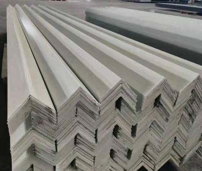 Cina Profili strutturali in FRP resistenti allo scivolamento Profili angolari lunghezza personalizzata,profili in fibra di vetro pultrudati Quadrato strutturale in vendita