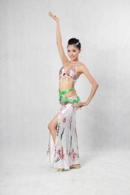 Cina Reggiseni metallici & gonna del collo floreale elegante della capezza con i vestiti verdi di danza del ventre della cintura in vendita