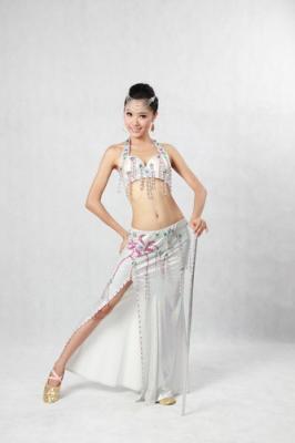 Cina I 2 pc eleganti argentano i reggiseni metallici di lunghezza del pavimento del collo della capezza & fiancheggiano i vestiti di danza del ventre in vendita