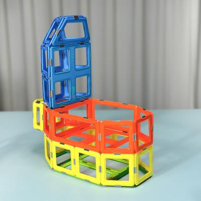 Chine Les formes de la scène de la vie, le placard, les blocs de construction magnétiques, le kit, favorisent la créativité des enfants. à vendre