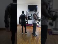 Los accesorios negros del entrenamiento del gimnasio fijaron la pesa de gimnasia revestida de goma del hex. para el culturismo