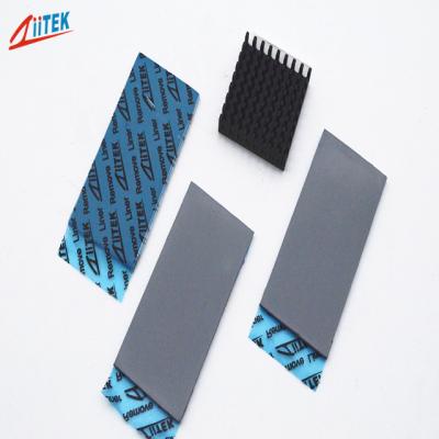 中国 5.0W 高品質 工場 卸売 オーダーメイド シリコン 熱パッド LED CPU GPU MOS 熱ギャップ 埋め込み 隔熱シート 販売のため