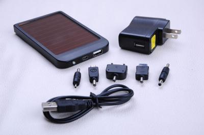 Cina il nero ricaricabile Iphone del caricatore solare portatile di 2600mAh con alta efficienza in vendita