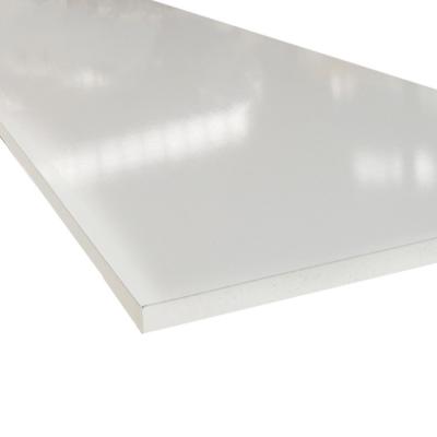 China Hoge dichtheid wit PU-sandwichpaneel 50 mm voor moderne en milieuvriendelijke gebouwen Te koop