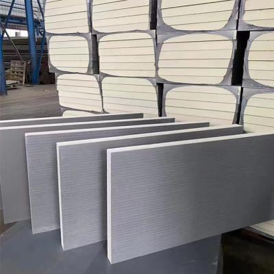 China 30-200 mm dikte PU sandwichpaneel met een kerndichtheid van 35-40 kg/m3 en een levensduur van meer dan 20 jaar Te koop
