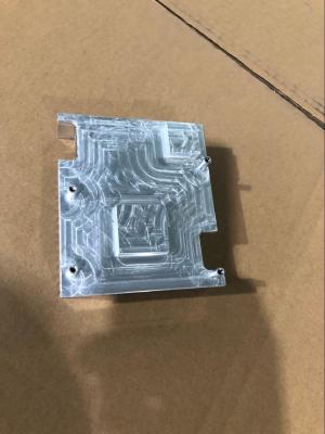 Cina Anodizzazione a colori vari Parti di lavorazione CNC Profili di estrusione di radiatori di calore in vendita