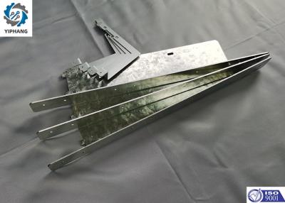 Cina La lamiera sottile del supporto di SGCC SECC la L sostegno ha galvanizzato le parti del sostegno di Z 2.5mm su misura in vendita