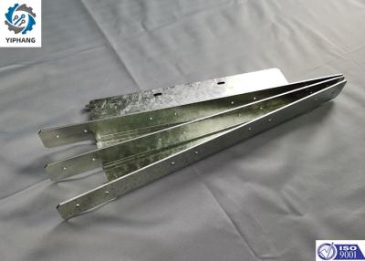 Cina La lamiera sottile del supporto di SGCC SECC la L sostegno ha galvanizzato le parti del sostegno di Z 2.5mm su misura in vendita