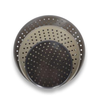 Cina RK Bakeware China Foodservice NSF Commercial Perforated Aluminum Pizza Disk Pan Cappotto rigido in vendita