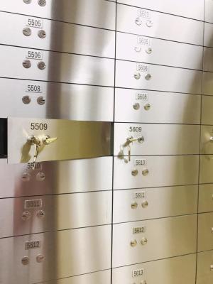 Cina Armadio del deposito di sicurezza della Banca di acciaio inossidabile della stanza della volta con la scatola di stoccaggio di colore rosso in vendita