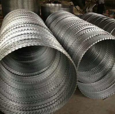 Cina Filo spinato blu d'acciaio a basso tenore di carbonio del rasoio del cavo a spirale in vendita