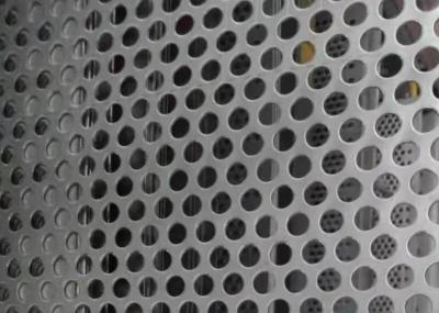 Cina Metallo perforato d'acciaio a basso tenore di carbonio Mesh Punching 10mm Mesh Screen perforato in vendita