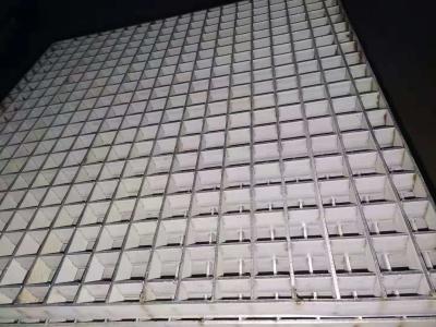 Cina L'orizzontale 50mm della grata del passaggio pedonale di acciaio inossidabile 304 ha espanto Mesh Walkway in vendita