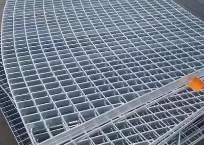 Cina la immersione calda della grata 60mm del acciaio al carbonio di 20mm ha galvanizzato la grata d'acciaio del passaggio pedonale in vendita