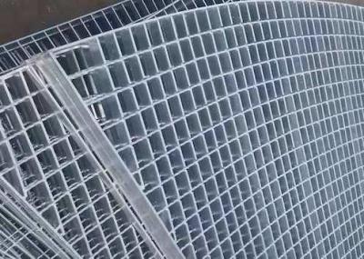 Cina Passaggio pedonale 50mm di Mesh Grating Vertical Metal Grate del metallo di SUS201 20mm 60mm in vendita