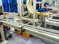 China Aluminum Modular Flexible Elevating Bottle Conveyor 90mm Pitch Chain System for sale