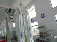 China Flexible Modular Bottling Gripper Chain Conveyor System Width 83mm for sale