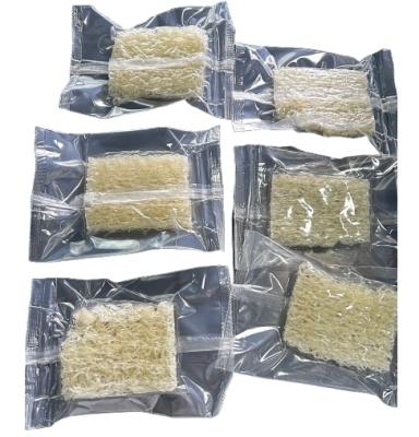 Cina Macchina di confezionamento a cuscino a vuoto con touch screen e sigillamento terminale per i noodles asciutti in vendita