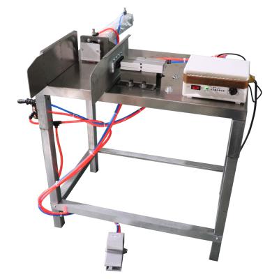 China Low Budget Paper Napkin Medium Family Pack Semi-automatic Bagging Sealing Machine for sale