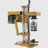 China 0.37kw Semi Automatic Capping Machine 1200b/h Wine Bottle Screw Cap Machine Customized for sale