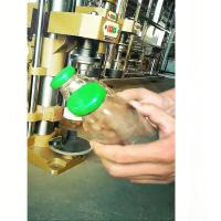 China 0.37kw Semi Automatic Capping Machine 1200b/h Wine Bottle Screw Cap Machine Customized for sale