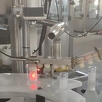 China 1KW Automatic Corking Machine 220V / 380V Automatic Bottle Capping Machine For Spirits for sale