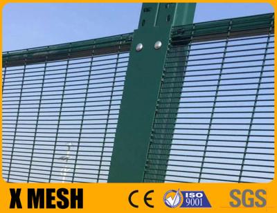 Cina 80mm X 100mm Quadratura Anti Climb Mesh Fence Colore verde per il campo commerciale in vendita