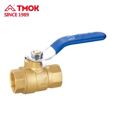 Cina TMOK 6mm ha infilato il manuale d'ottone della valvola a sfera con la regolazione della maniglia del ferro in vendita