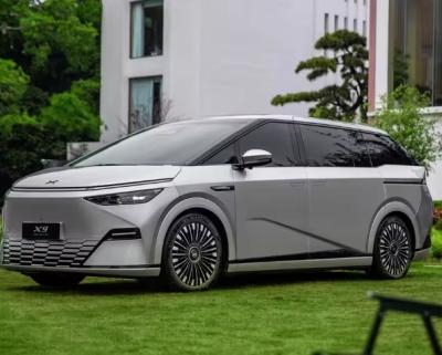 중국 맞춤형 지능형 기술 성인 개인 5 문 7 좌석 Xpeng X9 MPV 650Km EV 자동차 판매용