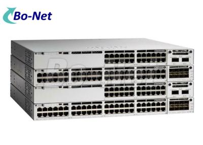 Cina Il commutatore di rete del commutatore del commutatore C9300-24P-E di gigabit di Cisco 9300 24 port gli elementi essenziali PWR-C1-715WAC della rete di PoE+ in vendita