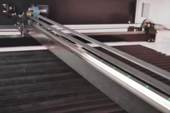 Cina Macchina di taglio laser per legno acrilico non metallico a CO2 150W 300W K1390 in vendita