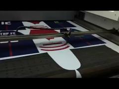Digital Printing Intelligent CO2 Fabric Laser Cutting Machine 150W Water Cooling