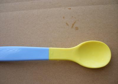 China Los niños cucharean el moldeo a presión dual, servicios que moldean de la inyección material de la categoría alimenticia en venta