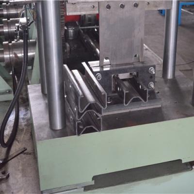 중국 고성능을 가진 기계를 형성하는 시그마 포스트 고속도로 난간 목록 판매용