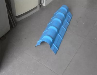 Cina Tetto che incita Ridge a macchina a ricoprire rotolo che forma macchina con il taglio idraulico in vendita