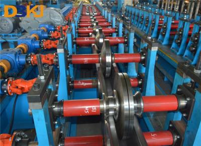 Cina Tetto che incita Ridge a macchina a ricoprire rotolo che forma macchina con il taglio idraulico in vendita