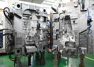 Cina I ricambi auto di plastica dell'OEM modellano per la luce capa del LED/Front Bracket Lamp Housing automatico in vendita