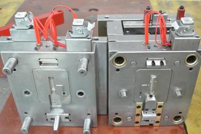 Cina Stampaggio ad iniezione di plastica della singola cavità H13 per le parti dell'automobile in vendita