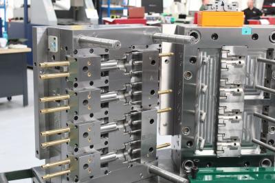 Cina Stampaggio ad iniezione di plastica inserito cavità di norma 4 di HASCO in vendita